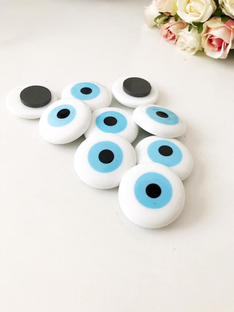 White handmade evil eye glass bead magnet – Evileyefavor